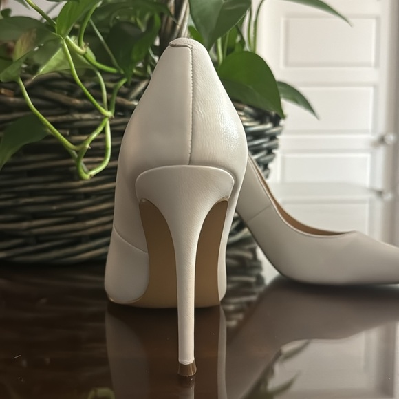 Steve Madden | Shoes | New Never Worn Steve Madden Size 9 Pumps White ...